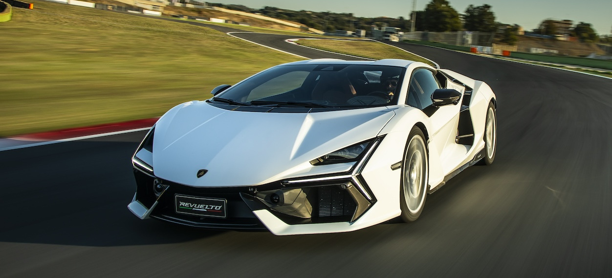 In 2,5 Sekunden auf Tempo 100: Lamborghini Revuelto - Hyper-Sportler ...