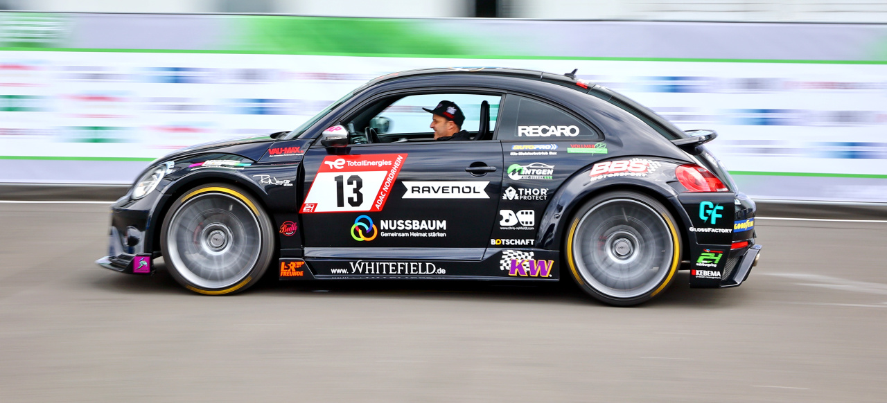 VW Beetle von White Angel for Fly & Help: Brutaler Breitbau-Beetle mit ...