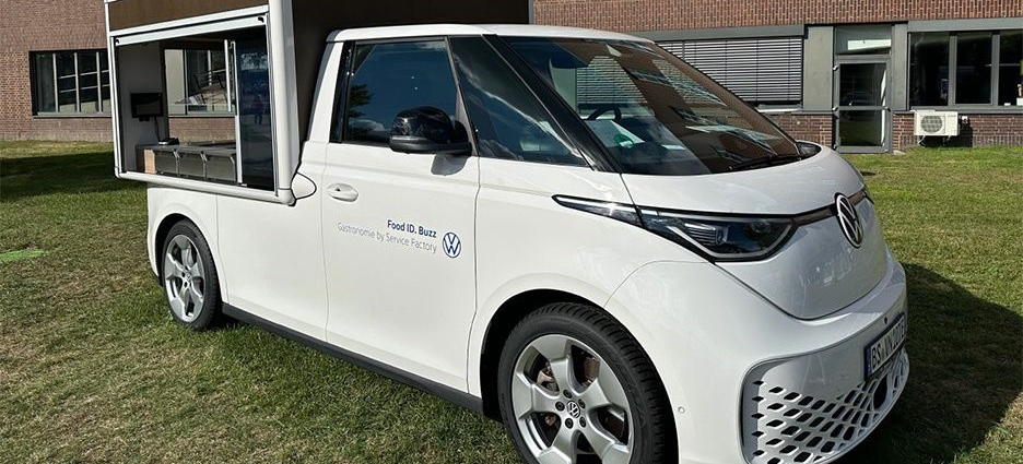 Food ID. Buzz liefert ersten Volkswagen Currywurst Hot Dog direkt an ...