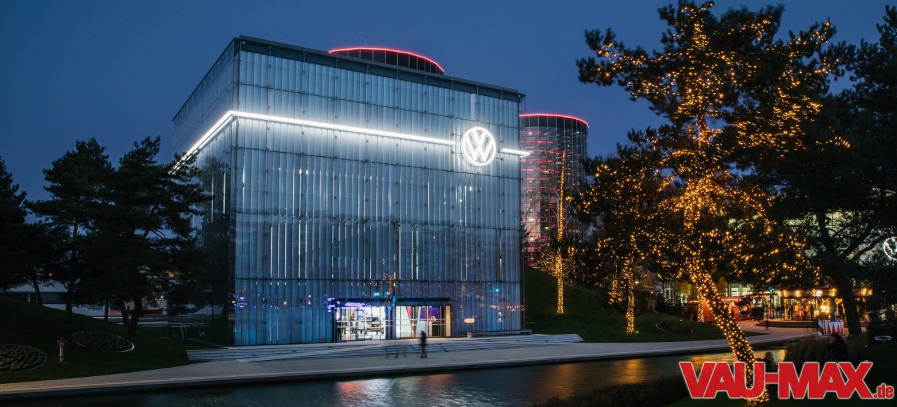 Neues VW-Design in der Autostadt: VW Golf 8 im Volkswagen-Pavillon ...