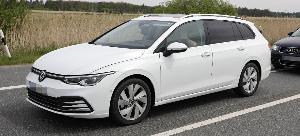 Neuer Golf Variant auf Testfahrt (2021): Erste Bilder des neuen VW Golf ...