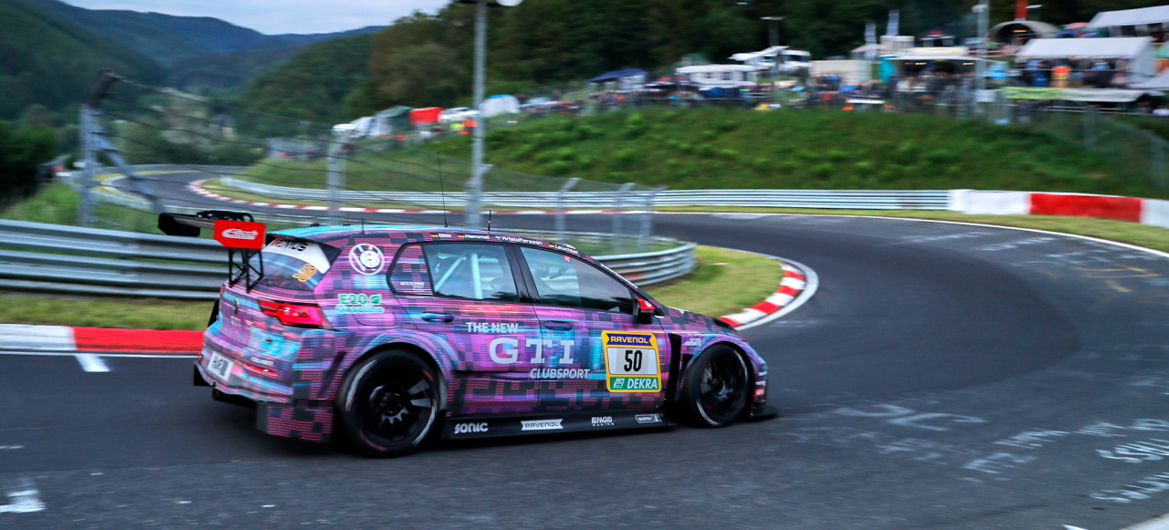Neuer VW Golf GTI Clubsport beim ADAC Ravenol 24h-Rennen Nürburgring ...
