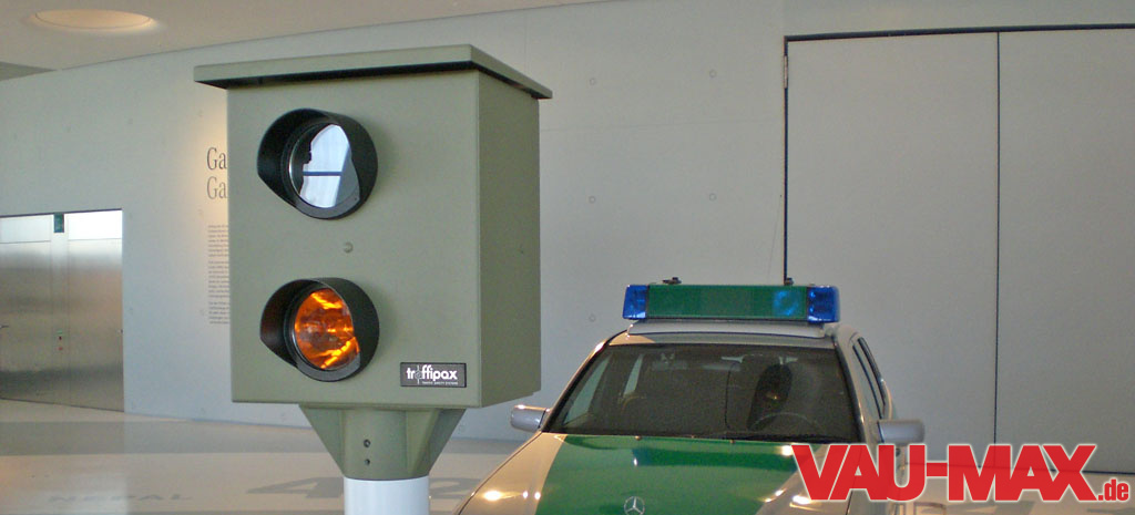 Stationäre und mobile Blitzer: Moderne Radarfallen von Säule bis ...