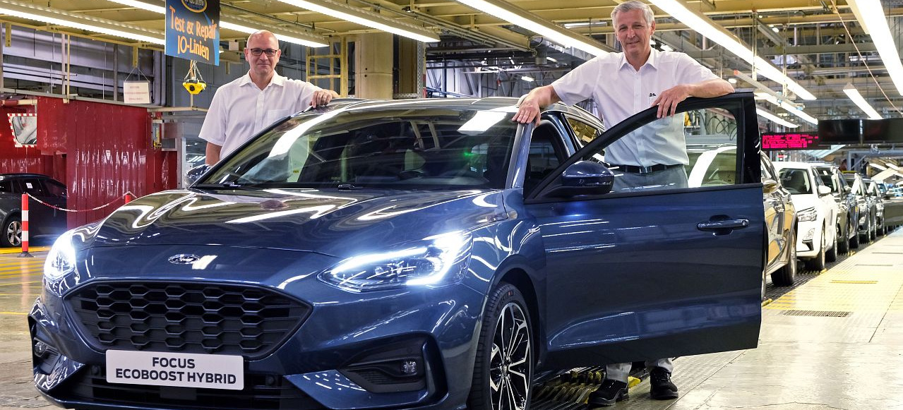 Produktion des Ford Focus EcoBoost Hybrid läuft an: 1,0-Liter Benziner ...