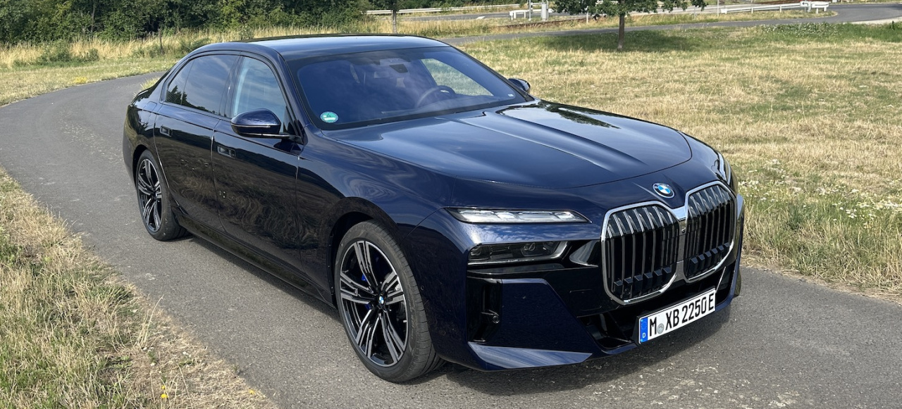 Finger weg vom Vierzylinder: Der neue BMW 750e xDrive im Fahrbericht ...
