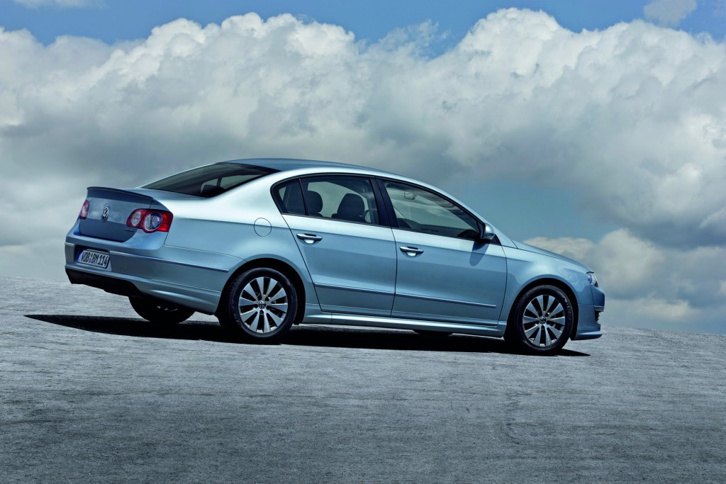 Volkswagen erweitert BlueMotion Technology Angebot: Passat BlueMotion ...
