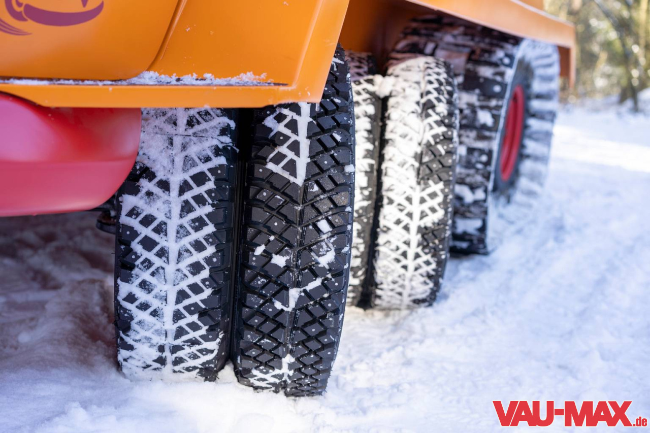 Der Raupen-Fuchs ist wieder unterwegs: T1 mit Gleiskettenantrieb nach ...