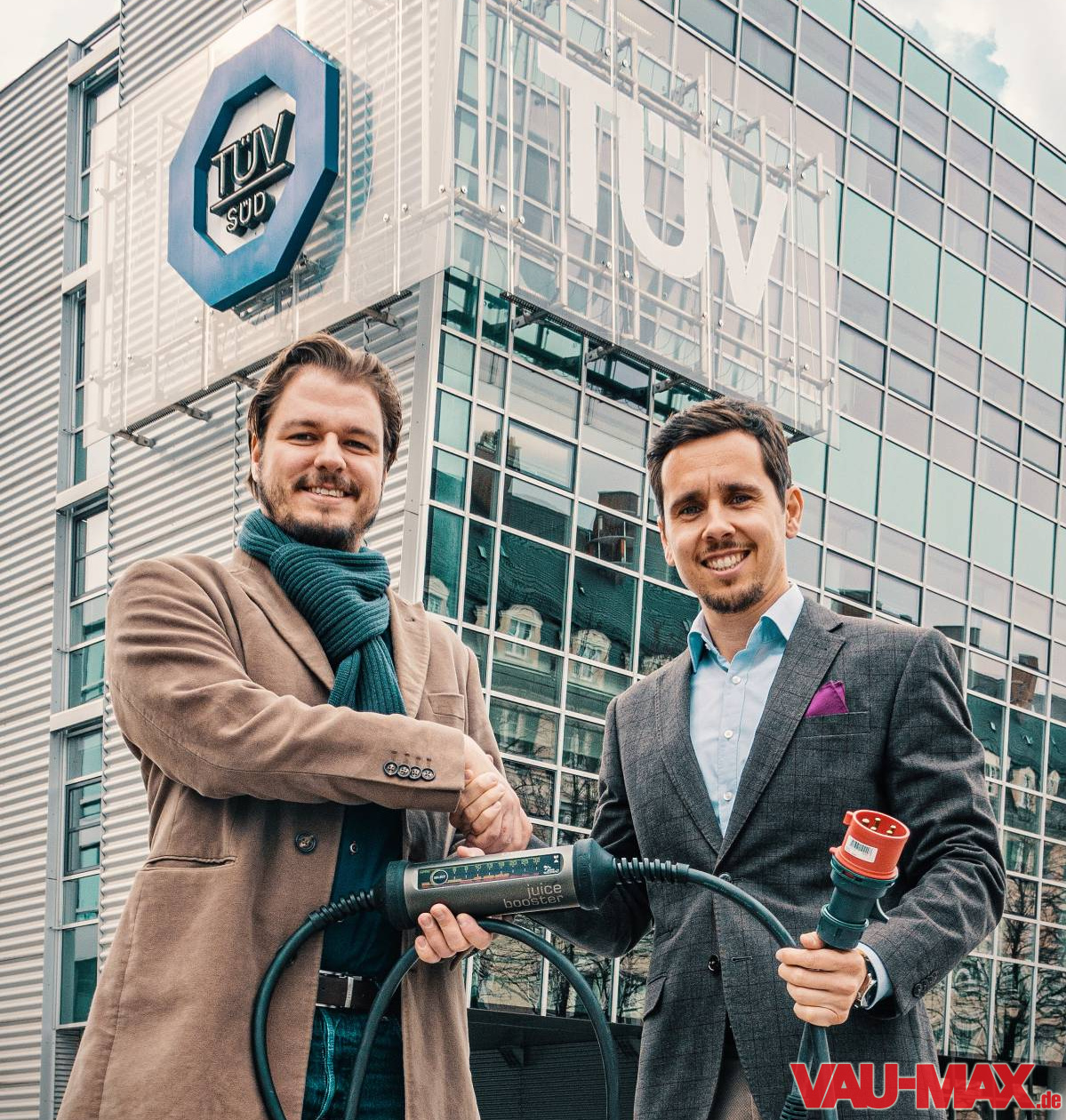 Mobile 22-kW-Ladestation nach IEC 62752 geprüft: TÜV SÜD-Siegel für den ...