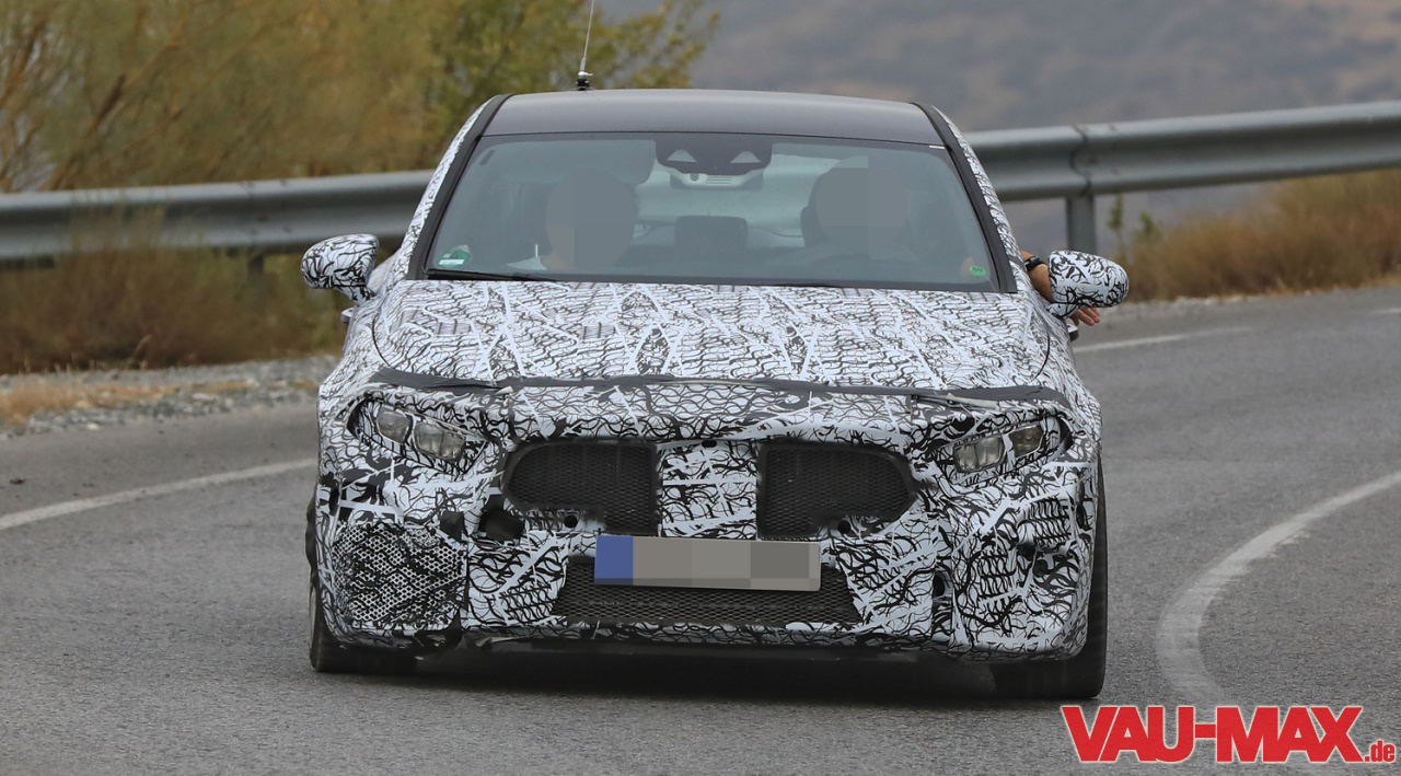 Mercedes Erlkönig erwischt: 2018er AMG A-Klasse: Hier fährt der neue ...