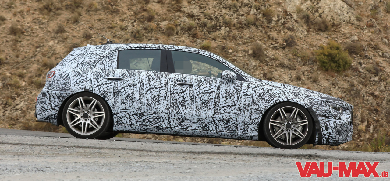 Mercedes Erlkönig erwischt: 2018er AMG A-Klasse: Hier fährt der neue ...