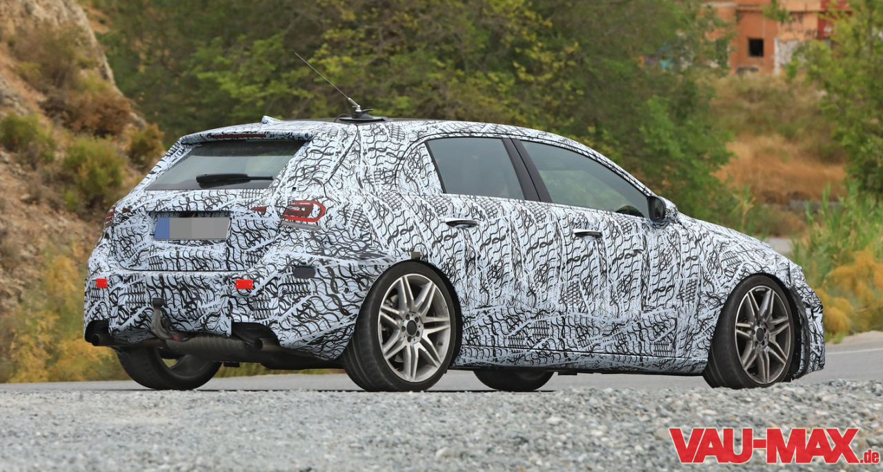 Mercedes Erlkönig erwischt: 2018er AMG A-Klasse: Hier fährt der neue ...