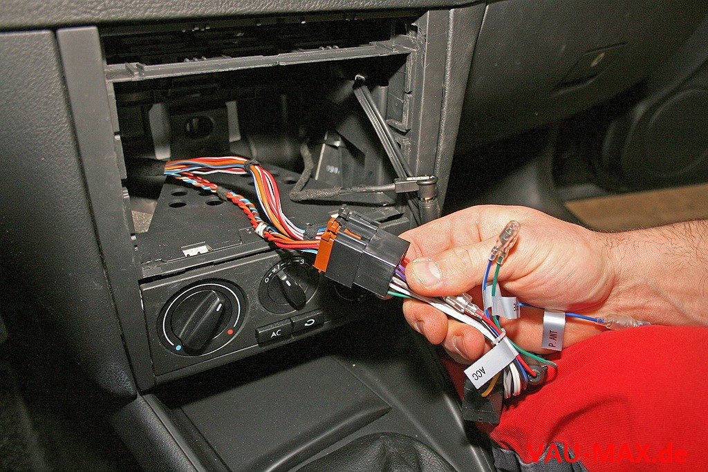 Zenecs Navi ZE-NC2040 für Golf 4 und Co.: Das kann die neue Zenec ...