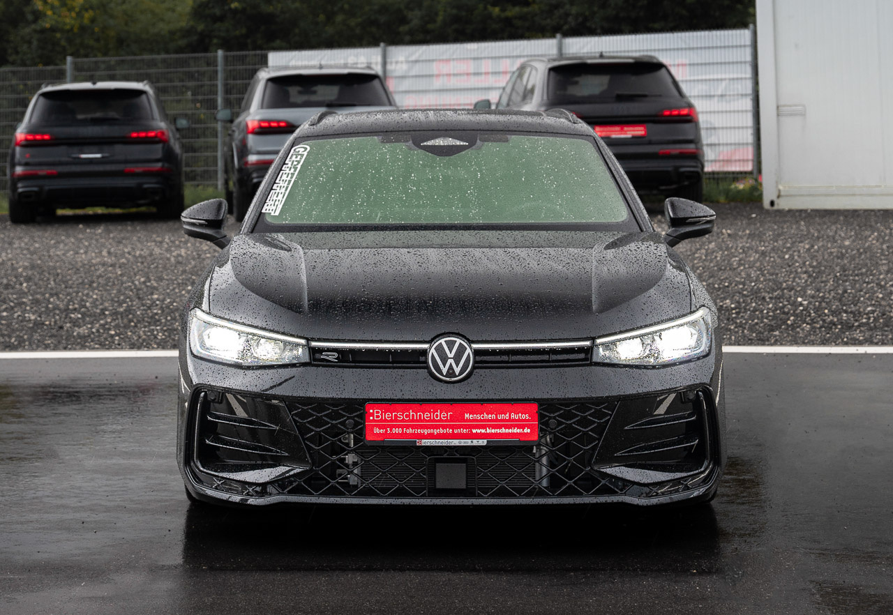 Runter und fertig: Brandneuer 2024er VW Passat B9 R-Line in ...
