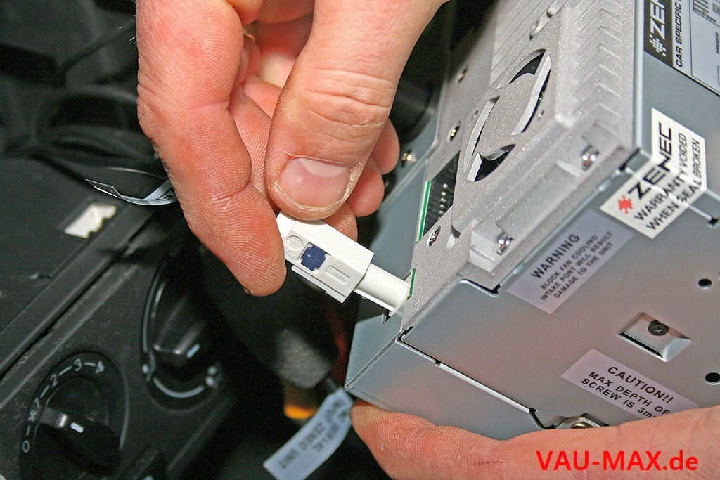 Zenecs Navi ZE-NC2040 für Golf 4 und Co.: Das kann die neue Zenec ...