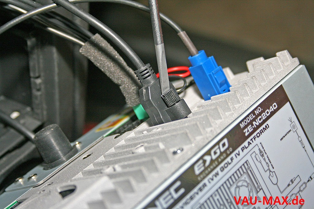 Zenecs Navi ZE-NC2040 für Golf 4 und Co.: Das kann die neue Zenec ...