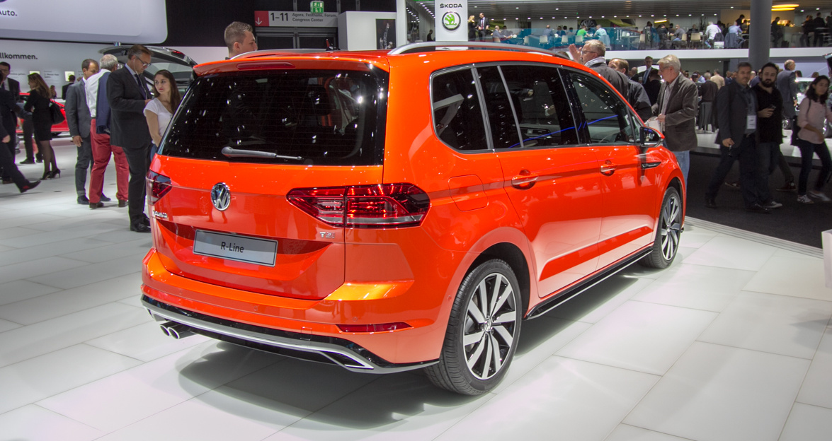 Das kostet der Sport-Look für den Touran: Bestellbar: R-Line für den VW ...